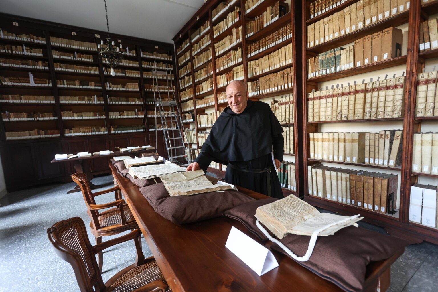 The Augustinian Library of the Santo Spirito Convent - Basilica di ...